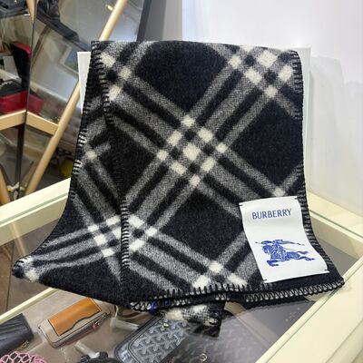 Burberry Check Wool Scarf Black – solobuybuy